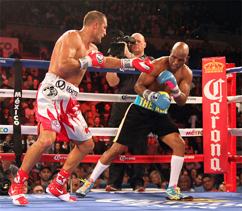 PHILLY BOXING HISTORY - November 08, 2014 - Kovalev Dominates Hopkins