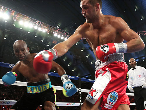 PHILLY BOXING HISTORY - November 08, 2014 - Kovalev Dominates Hopkins